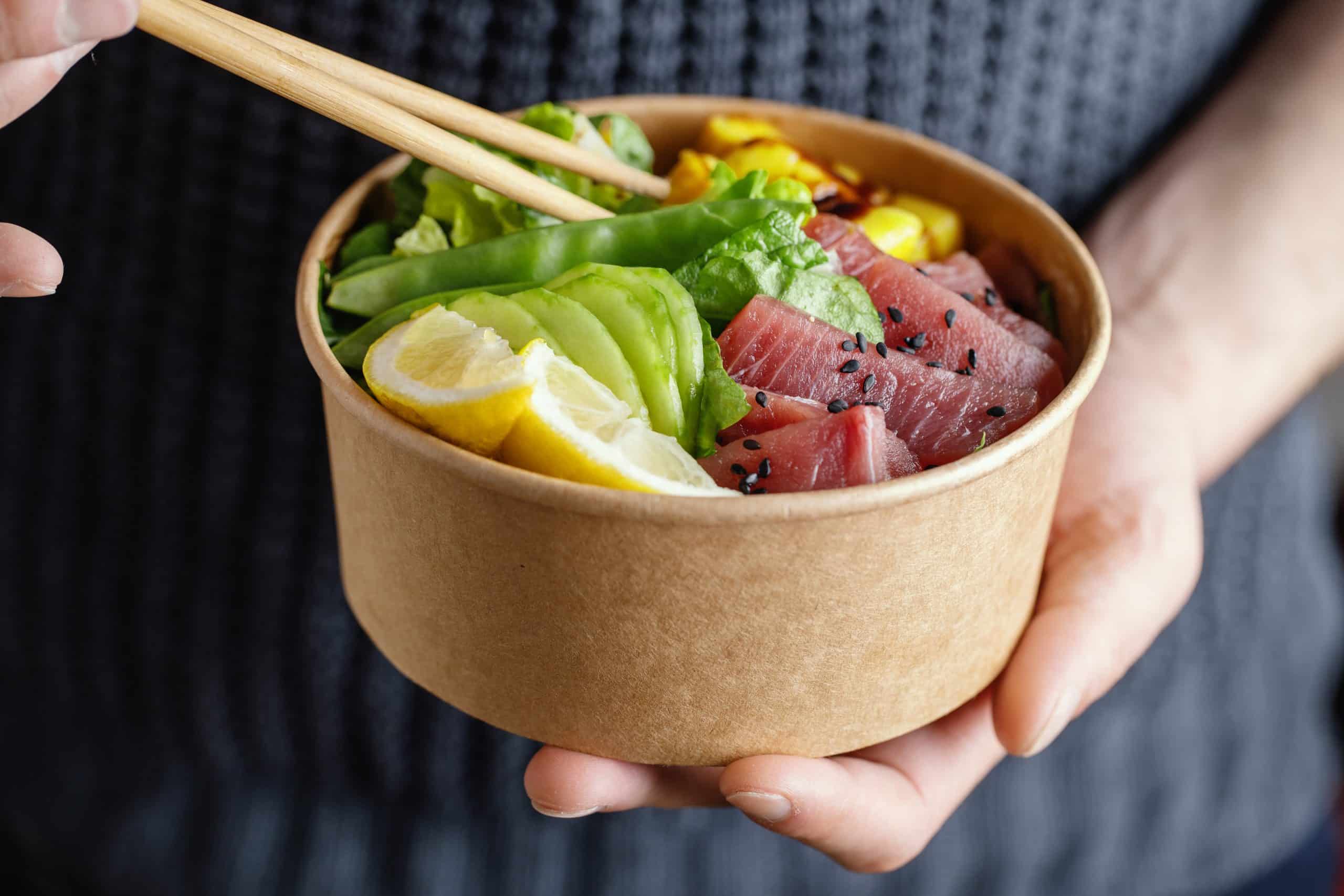 Tout sur les poke bowl : c'est quoi, origines, ingrédients et emballage ...